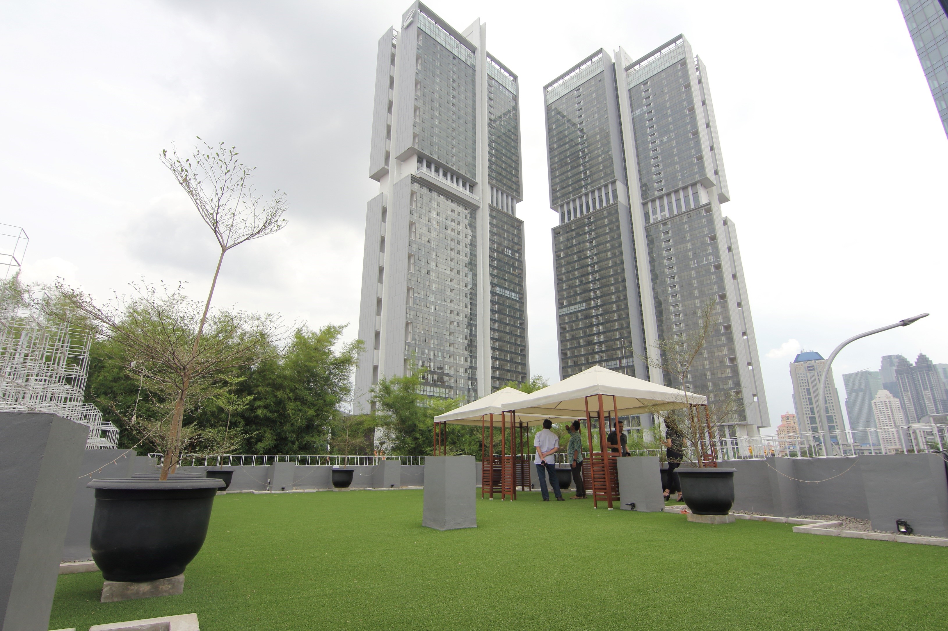 Host a Party in our Favorite Outdoor and Rooftop Event Venues